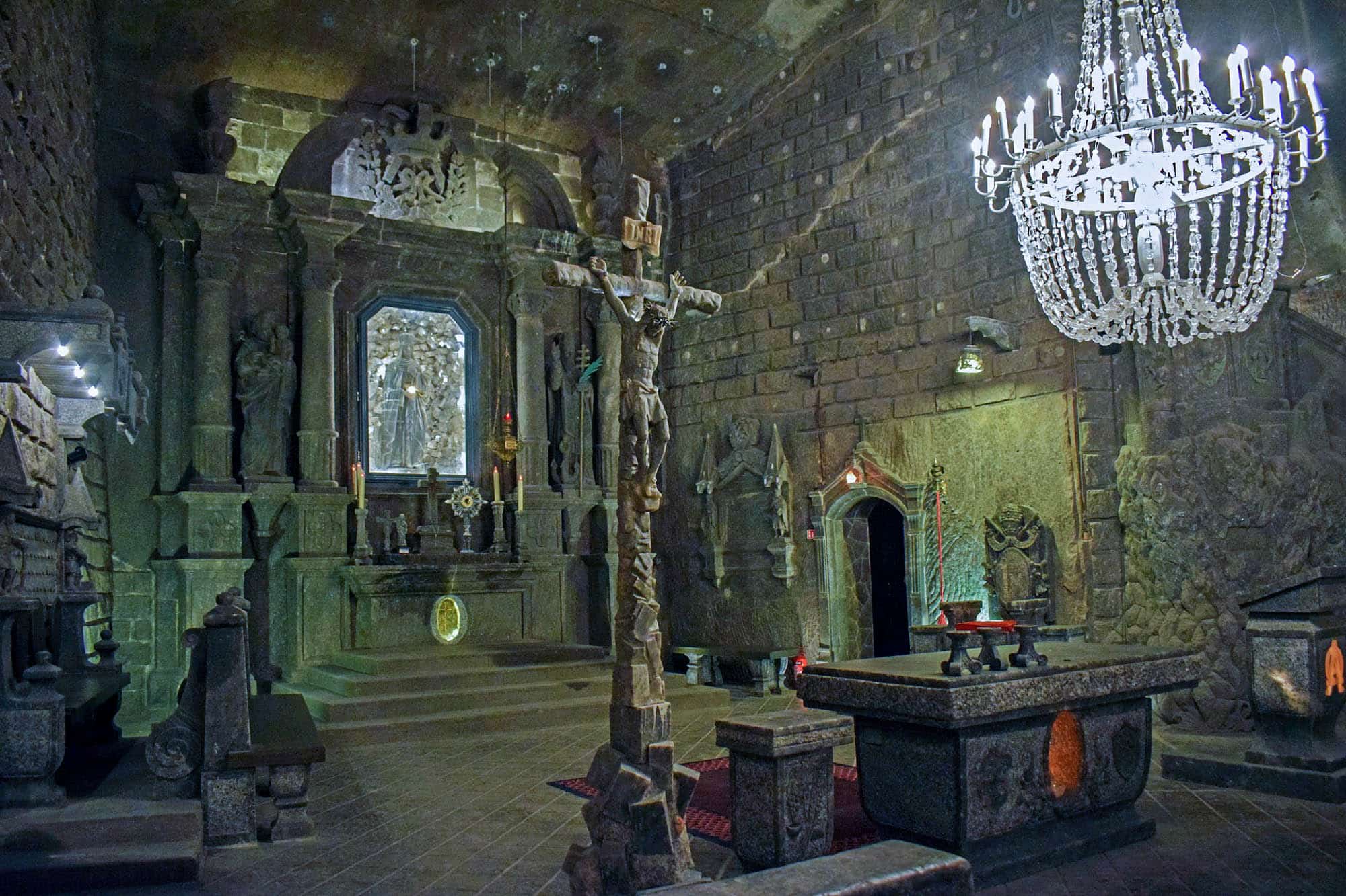 Tajemný podzemní kostel ukrytý v solném dole Wieliczka - travelnews24.cz